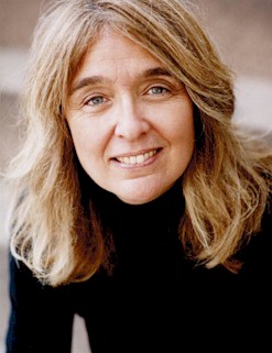 Ann Hood. Biografías y libros de autores en Anika Entre Libros