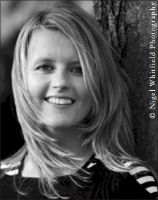 Ali Lewis. Biografías y libros de autores en Anika Entre Libros. Literatura